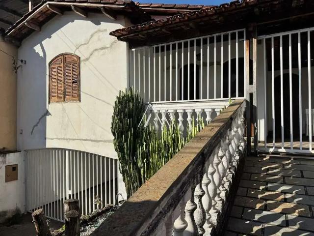 Casa / Sobrado para Venda em Itaúna/MG Lourdes 4 Quartos