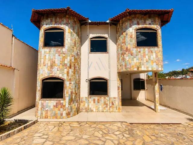 Casa / Sobrado para Venda em Itaúna/MG Santo Antônio 5 Quartos