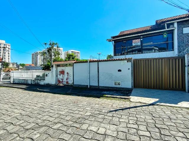 Casa / Sobrado para Venda em Itaboraí/RJ Centro 3 Quartos