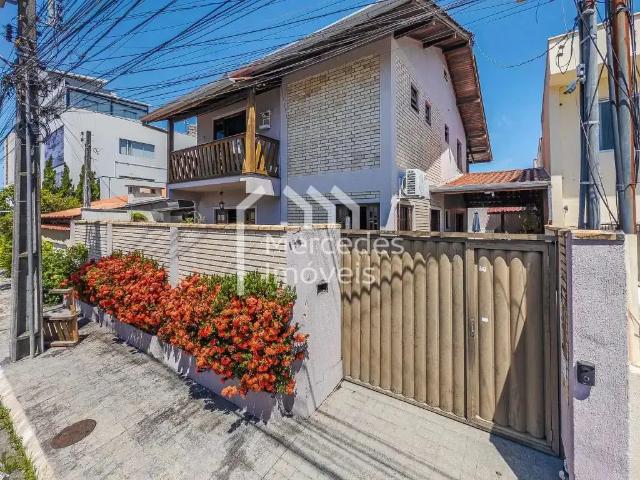 Casa / Sobrado para Venda em Itajaí/SC Fazenda 4 Quartos
