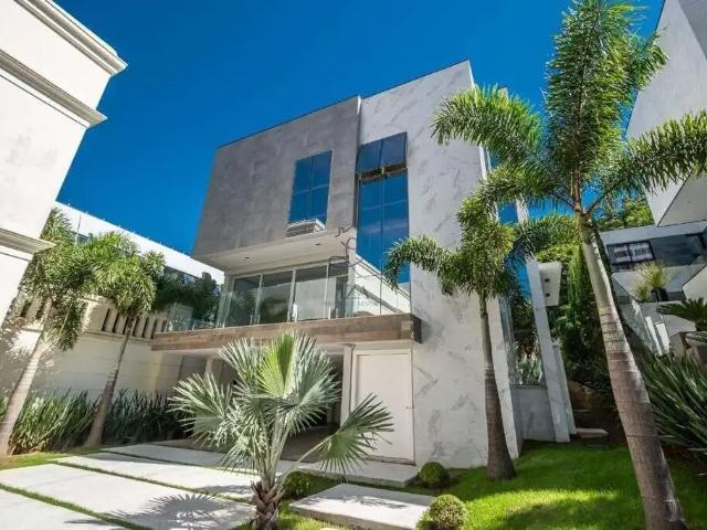 Casa / Sobrado para Venda em Itajaí/SC Praia Brava 4 Quartos