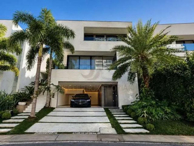 Casa / Sobrado para Venda em Itajaí/SC Praia Brava 4 Quartos