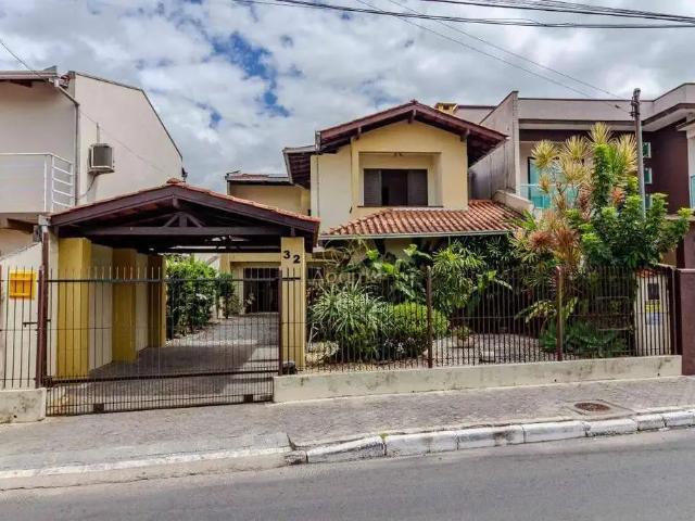 Casa / Sobrado para Venda em Itajaí/SC São João 3 Quartos