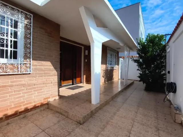 Casa / Sobrado para Venda em Itajubá/MG Nossa Senhora de Fátima 3 Quartos