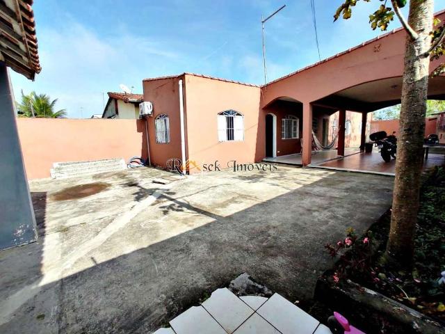 Casa / Sobrado para Venda em Itanhaém/SP Balneário Gaivota 3 Quartos