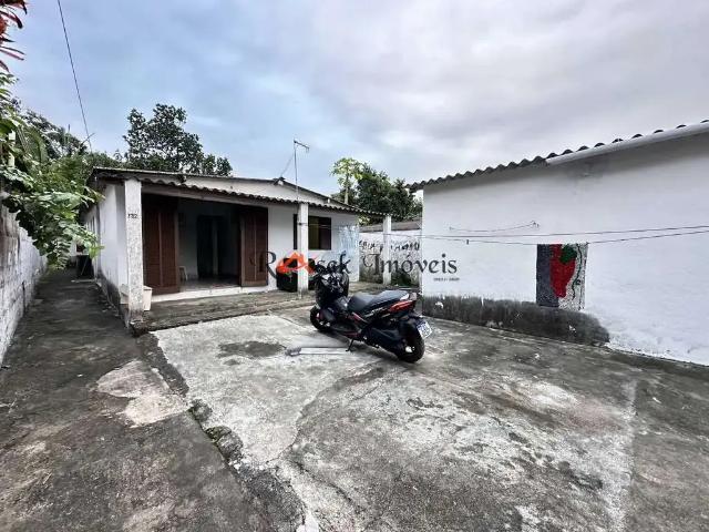 Casa / Sobrado para Venda em Itanhaém/SP Balneário Iemanjá 3 Quartos