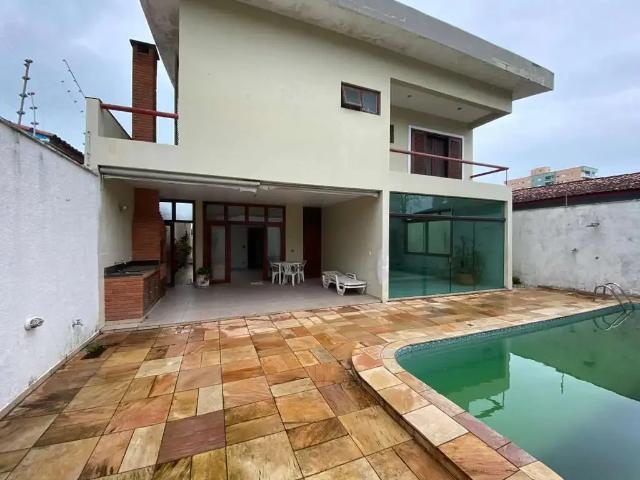 Casa / Sobrado para Venda em Itanhaém/SP Centro 4 Quartos