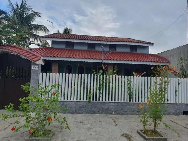 Casa / Sobrado para Venda em Itanhaém/SP Centro 3 Quartos