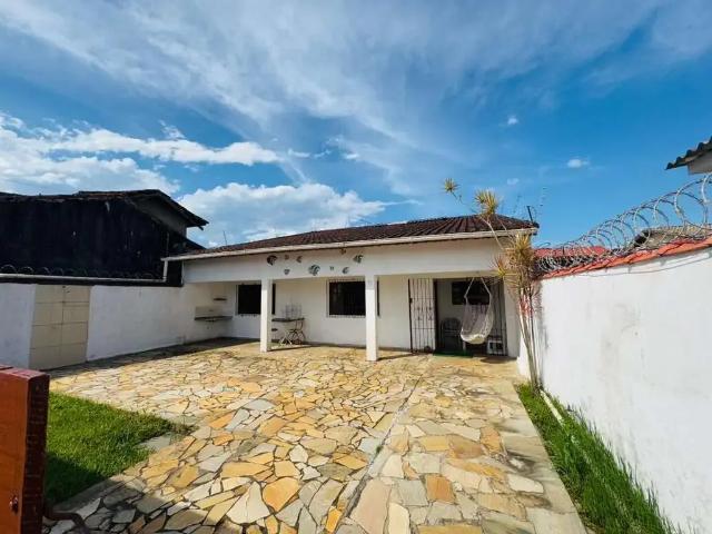 Casa / Sobrado para Venda em Itanhaém/SP Jardim Grandesp 3 Quartos