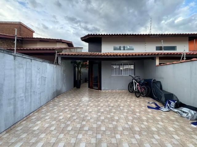 Casa / Sobrado para Venda em Itanhaém/SP Jardim Grandesp 3 Quartos
