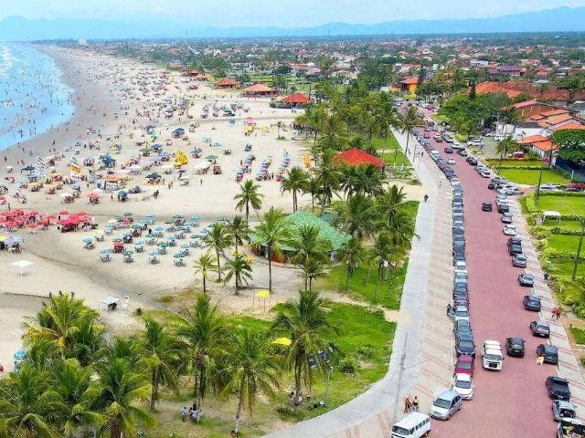 Casa / Sobrado para Venda em Itanhaém/SP Laranjeiras 3 Quartos