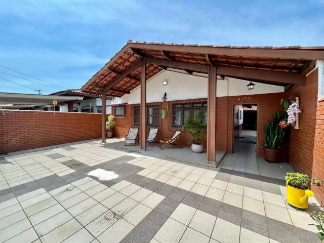 Casa / Sobrado para Venda em Itanhaém/SP Suarão 3 Quartos