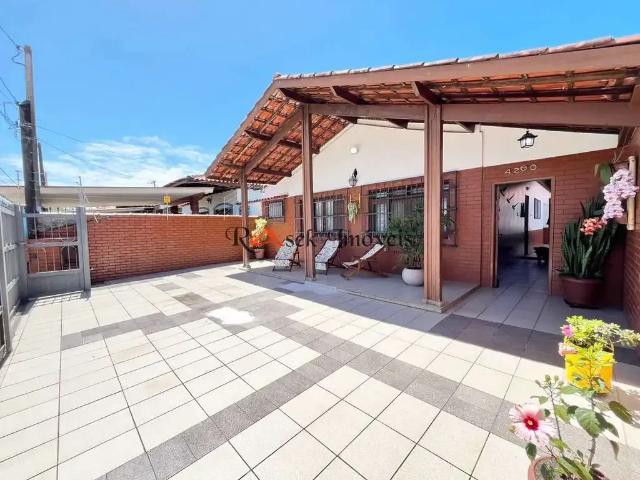 Casa / Sobrado para Venda em Itanhaém/SP Suarão 3 Quartos