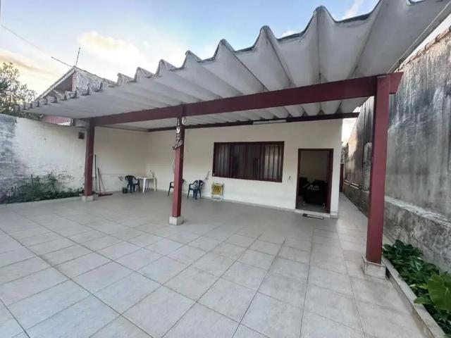 Casa / Sobrado para Venda em Itanhaém/SP Suarão 3 Quartos