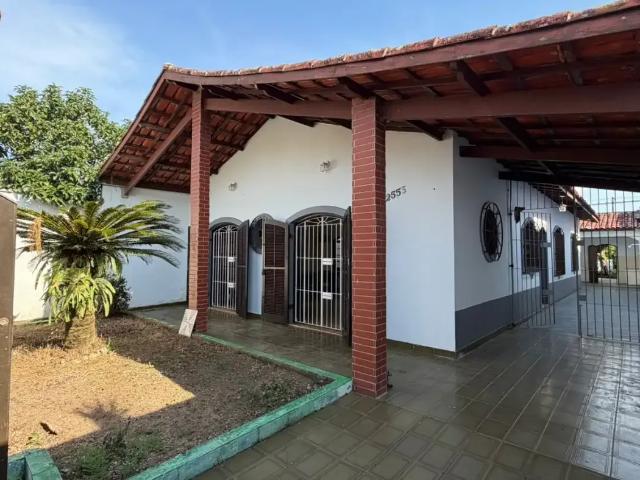 Casa / Sobrado para Venda em Itanhaém/SP Suarão 3 Quartos