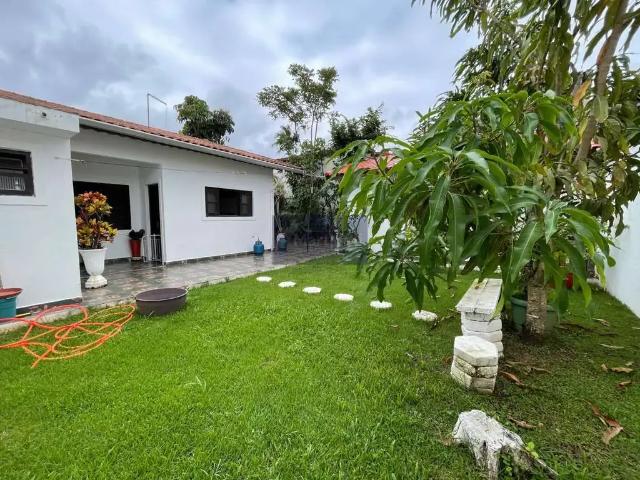 Casa / Sobrado para Venda em Itanhaém/SP Suarão 3 Quartos