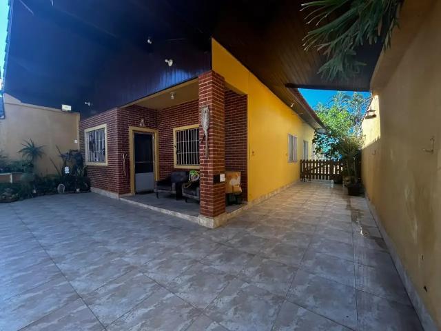 Casa / Sobrado para Venda em Itanhaém/SP Suarão 3 Quartos
