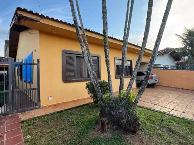 Casa / Sobrado para Venda em Itanhaém/SP Satélite 4 Quartos