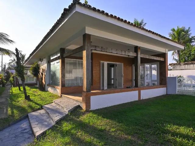 Casa / Sobrado para Venda em Itanhaém/SP Vila Loty 4 Quartos