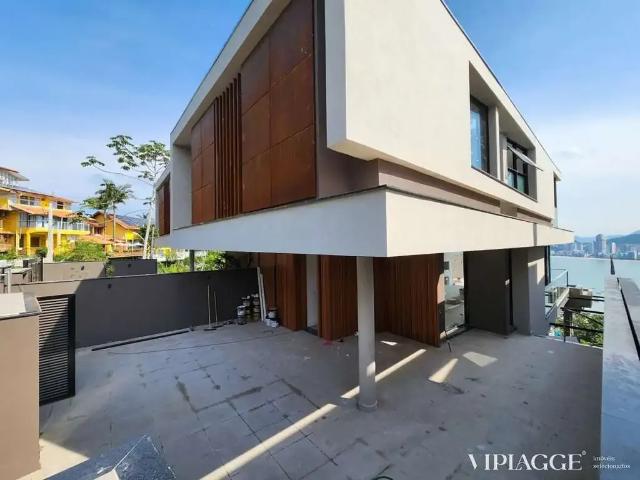 Casa / Sobrado para Venda em Itapema/SC Canto da Praia 4 Quartos