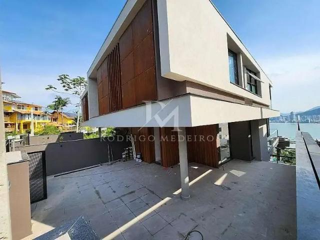 Casa / Sobrado para Venda em Itapema/SC Canto da Praia 4 Quartos