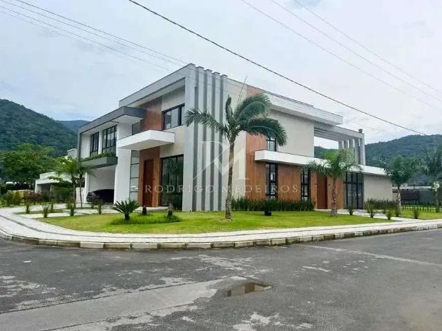 Casa / Sobrado para Venda em Itapema/SC Casa Branca 5 Quartos