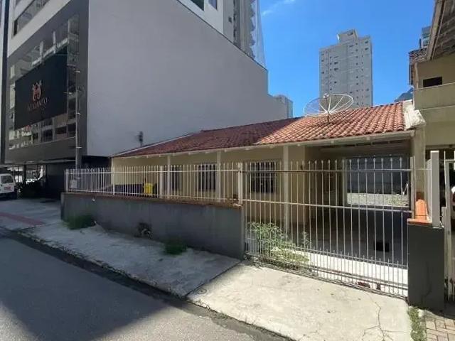 Casa / Sobrado para Venda em Itapema/SC Meia Praia 3 Quartos