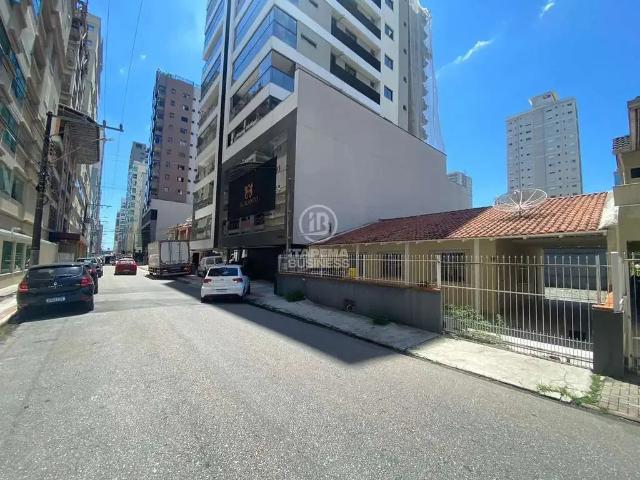 Casa / Sobrado para Venda em Itapema/SC Meia Praia 3 Quartos