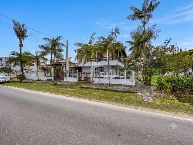 Casa / Sobrado para Venda em Itapoá/SC Barra do Sai 3 Quartos