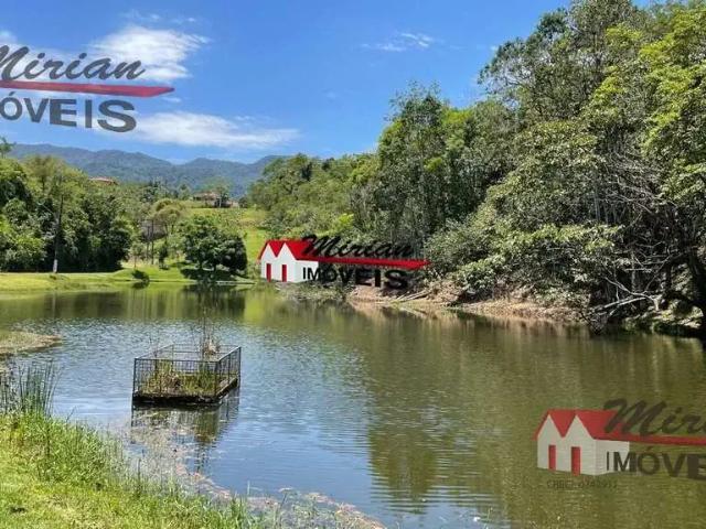 Casa / Sobrado para Venda em Itariri/SP Centro 3 Quartos