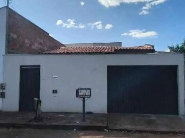 Casa / Sobrado para Venda em Ituiutaba/MG Lagoa Azul 2 Quartos