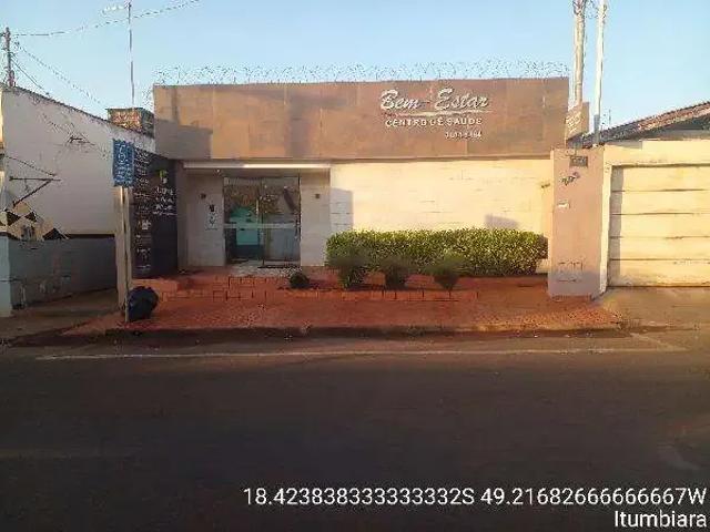 Casa / Sobrado para Venda em Itumbiara/GO Centro 5 Quartos