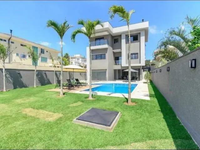 Casa / Sobrado para Venda em Jandira/SP Reserva Santa Maria 4 Quartos