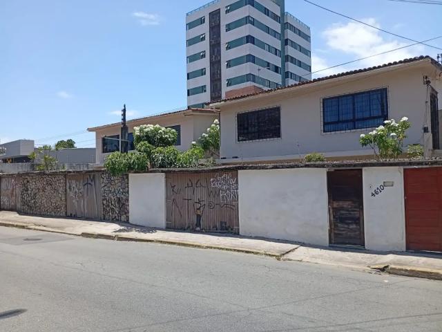 Casa / Sobrado para Venda em Jaboatão dos Guararapes/PE Candeias 5 Quartos