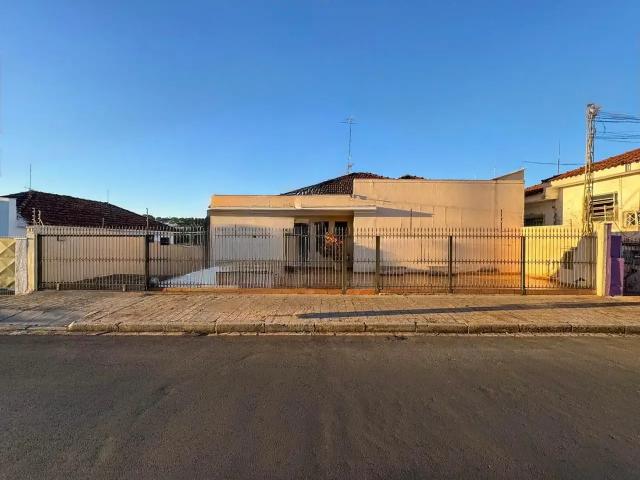 Casa / Sobrado para Venda em Jaboticabal/SP Centro 3 Quartos