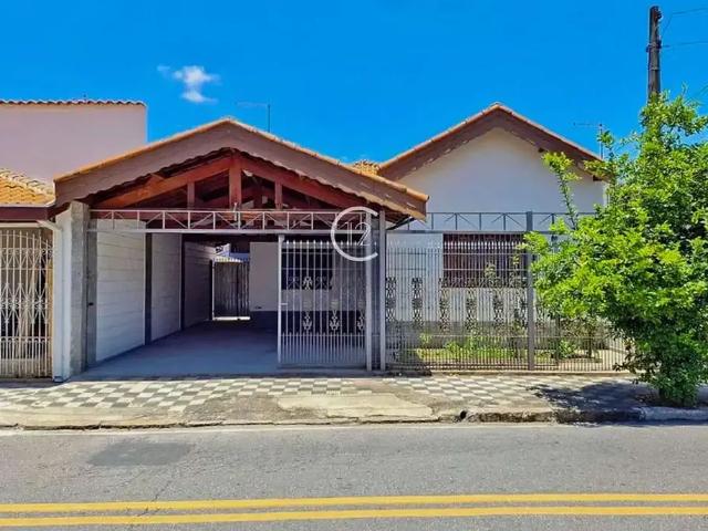 Casa / Sobrado para Venda em Jacareí/SP Centro 3 Quartos