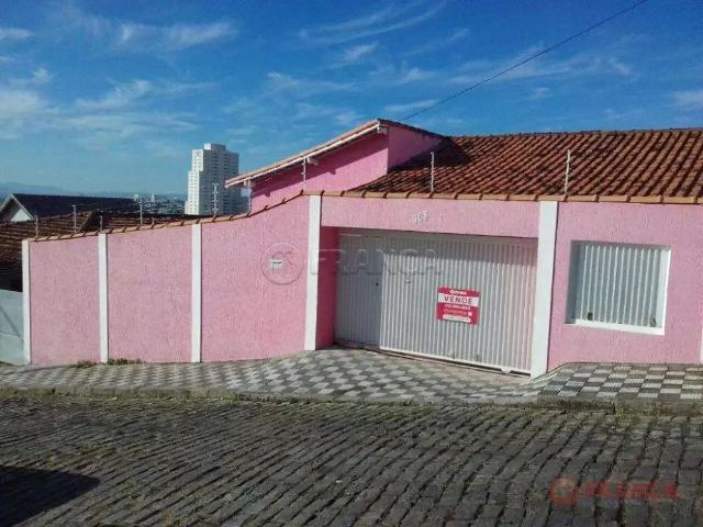 Casa / Sobrado para Venda em Jacareí/SP Centro 3 Quartos