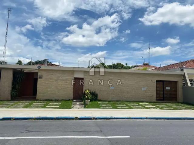 Casa / Sobrado para Venda em Jacareí/SP Centro 3 Quartos