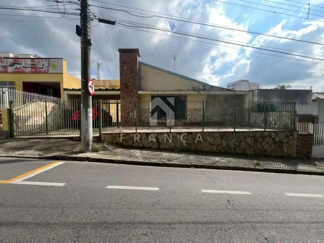 Casa / Sobrado para Venda em Jacareí/SP Centro 3 Quartos