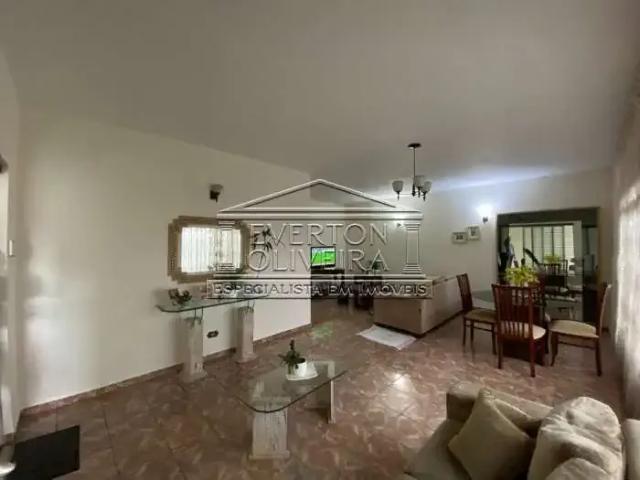 Casa / Sobrado para Venda em Jacareí/SP Centro 3 Quartos