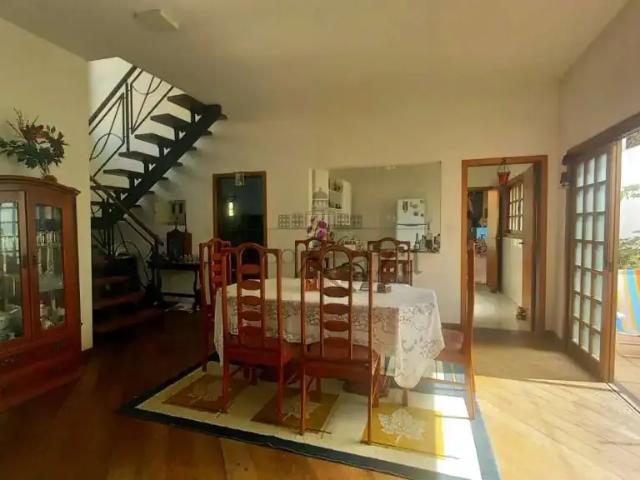 Casa / Sobrado para Venda em Jacareí/SP Centro 4 Quartos