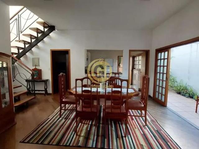 Casa / Sobrado para Venda em Jacareí/SP Centro 5 Quartos