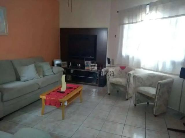 Casa / Sobrado para Venda em Jacareí/SP Cidade Jardim 3 Quartos