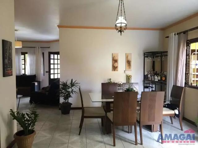 Casa / Sobrado para Venda em Jacareí/SP Cidade Jardim 3 Quartos