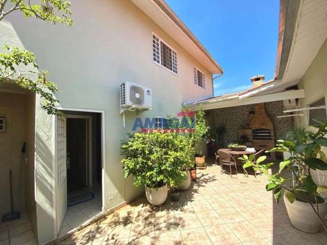 Casa / Sobrado para Venda em Jacareí/SP Cidade Jardim 3 Quartos