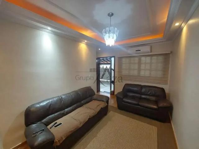 Casa / Sobrado para Venda em Jacareí/SP Jardim Altos de Santana II 3 Quartos