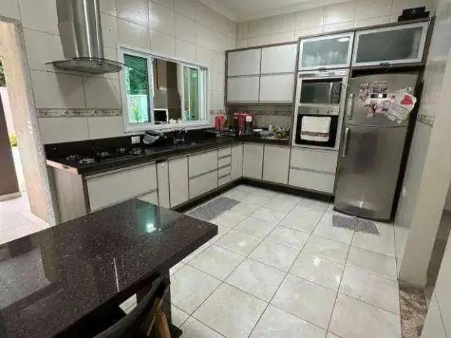 Casa / Sobrado para Venda em Jacareí/SP Jardim Crystal Park 3 Quartos