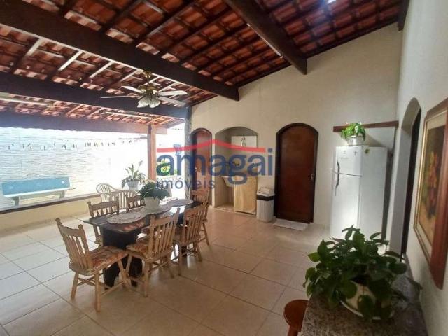 Casa / Sobrado para Venda em Jacareí/SP Jardim das Indústrias 3 Quartos