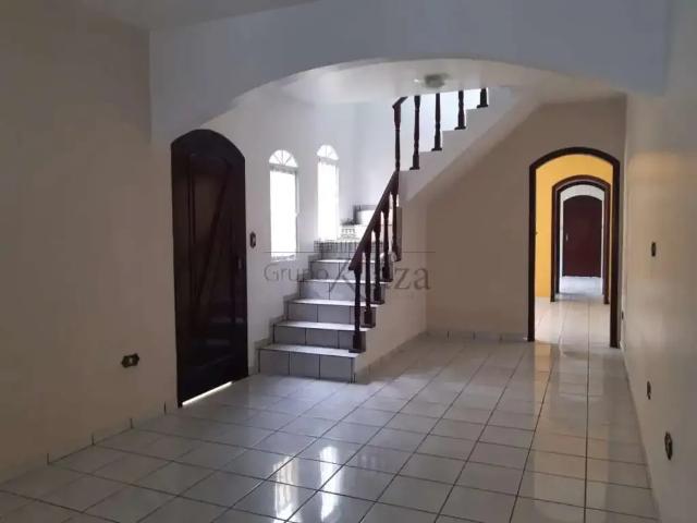 Casa / Sobrado para Venda em Jacareí/SP Jardim Emília 3 Quartos