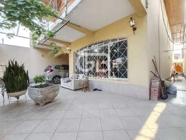 Casa / Sobrado para Venda em Jacareí/SP Jardim Luiza 5 Quartos